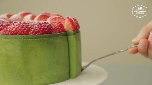 No-Bake Strawberry Green tea (Matcha) Cheesecake