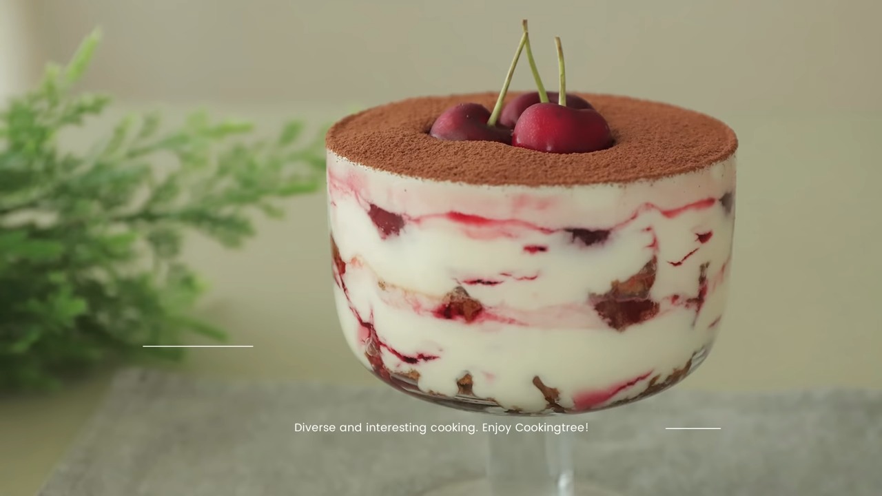No-Bake & No-Gelatin Cherry Tiramisu Recipe