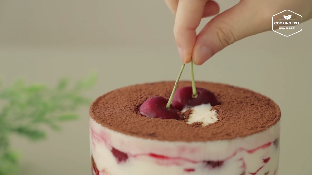 No-Bake & No-Gelatin Cherry Tiramisu Recipe