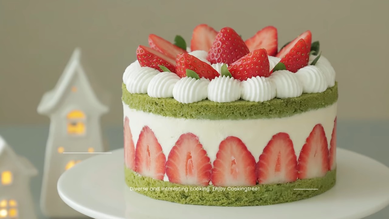 No-Gelatin Christmas Strawberry Cake Recipe
