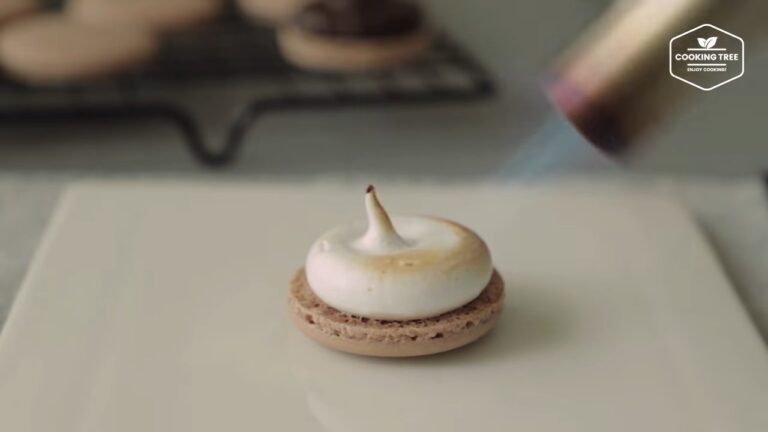 S'more Macaron Recipe (Chocolate Macaron)