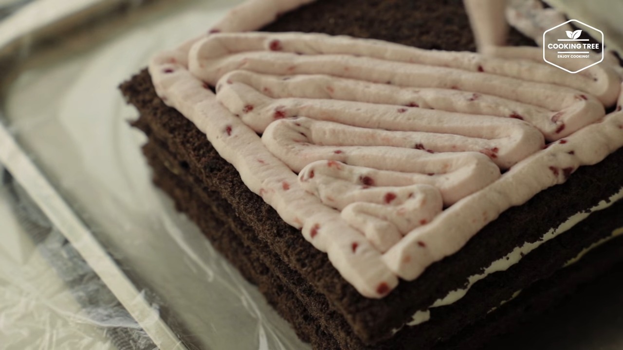 Black Chocolate Sandwich Cake Recipe