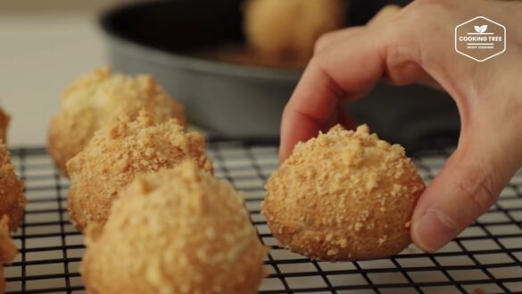 Crumble Cream puff (Choux) Recipe