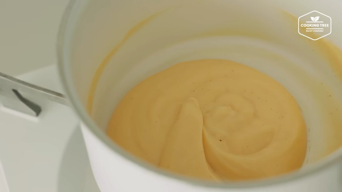 Flower-shaped Custard Bread Roll Recipe