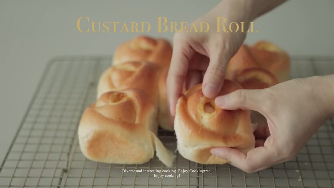 Flower-shaped Custard Bread Roll Recipe