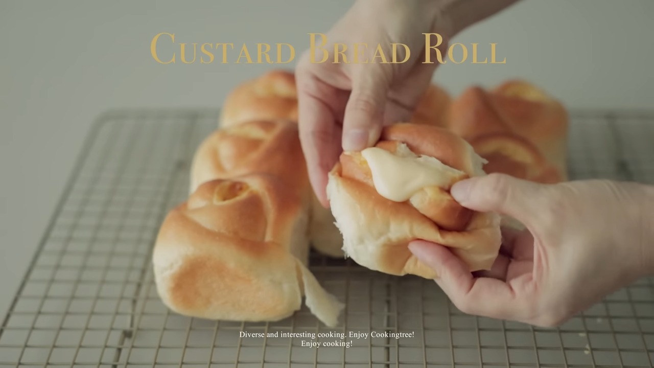 Flower-shaped Custard Bread Roll Recipe