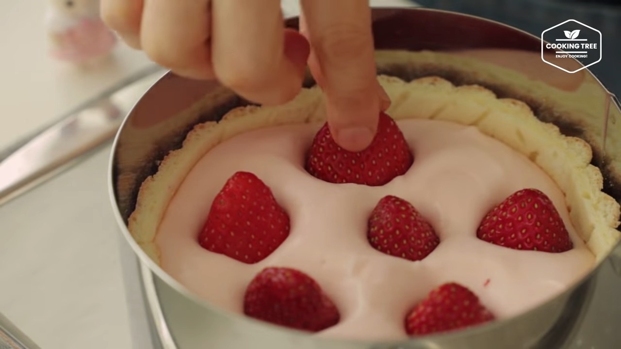Strawberry Charlotte Cake Recipe