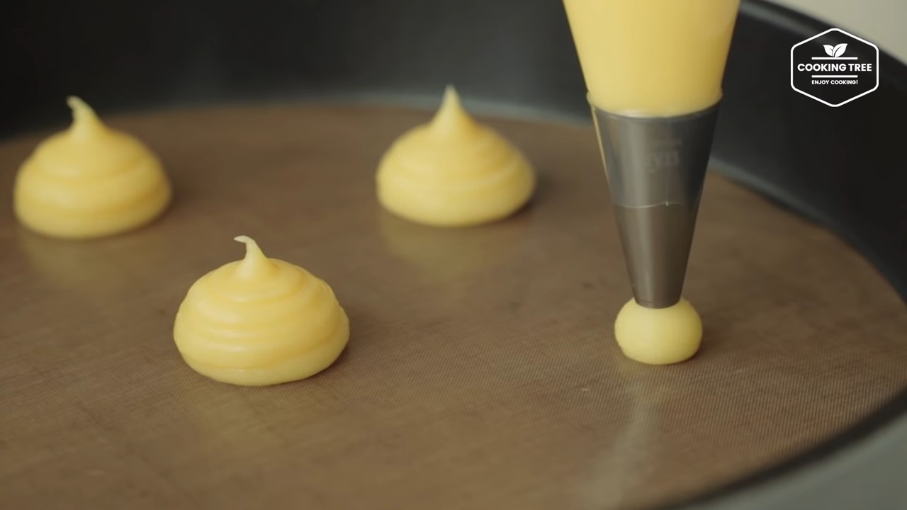 Double Chocolate Cream puff (Cookie Choux)