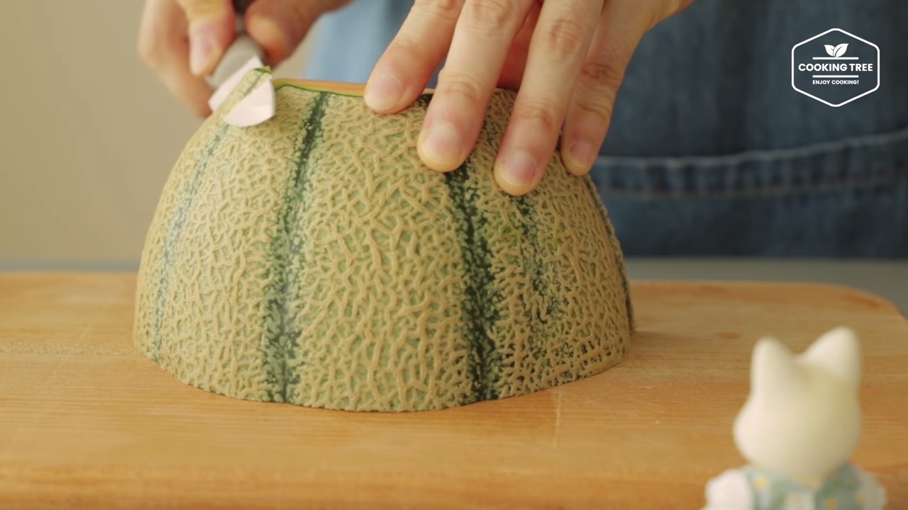 No-Bake Cantaloupe Melon Cheesecake