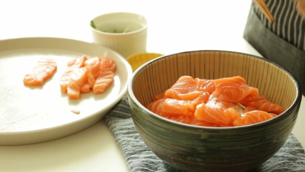 How to make Salmon Donburi