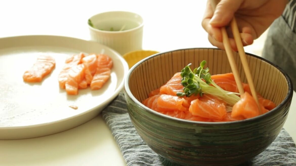 How to make Salmon Donburi