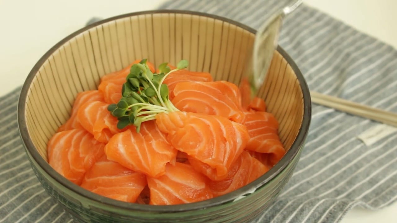 How to make Salmon Donburi