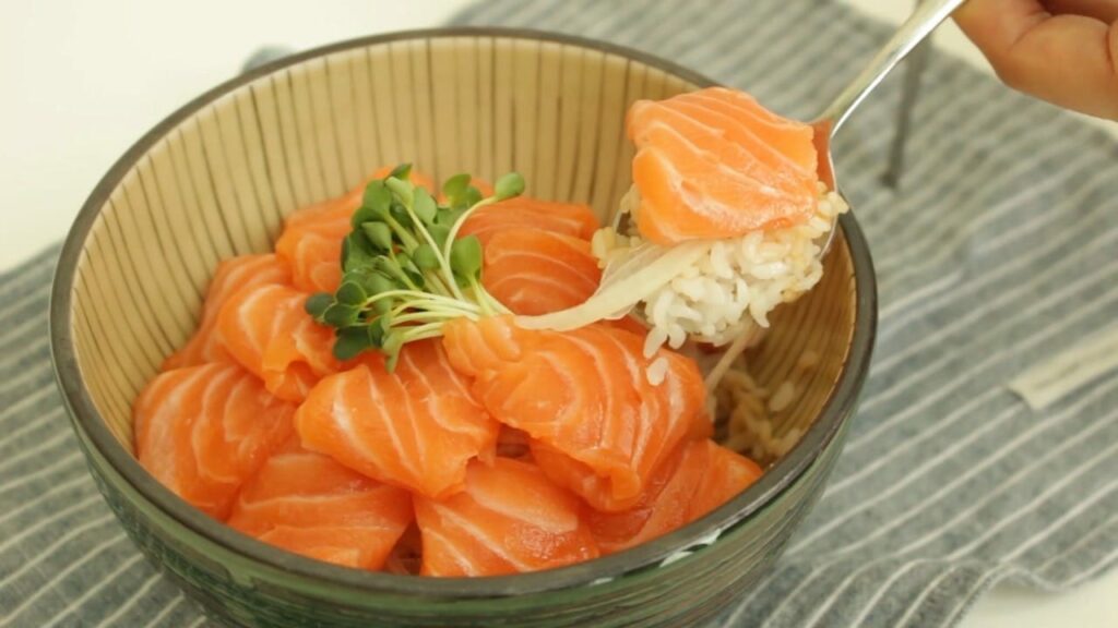 How to make Salmon Donburi