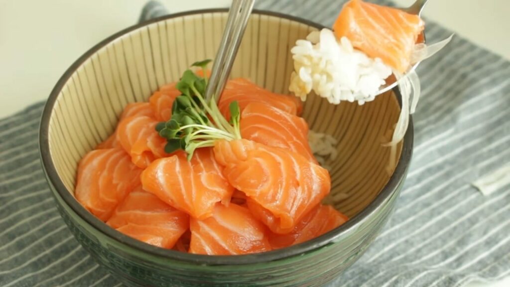 How to make Salmon Donburi